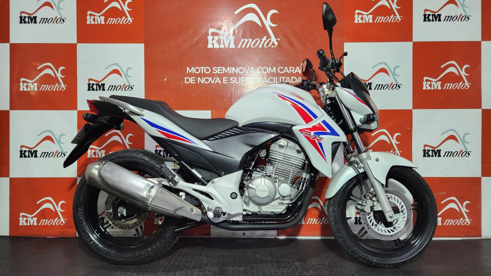 Honda CB 300R 2014 Branca | KM Motos | Sua Loja de Motos Seminovas