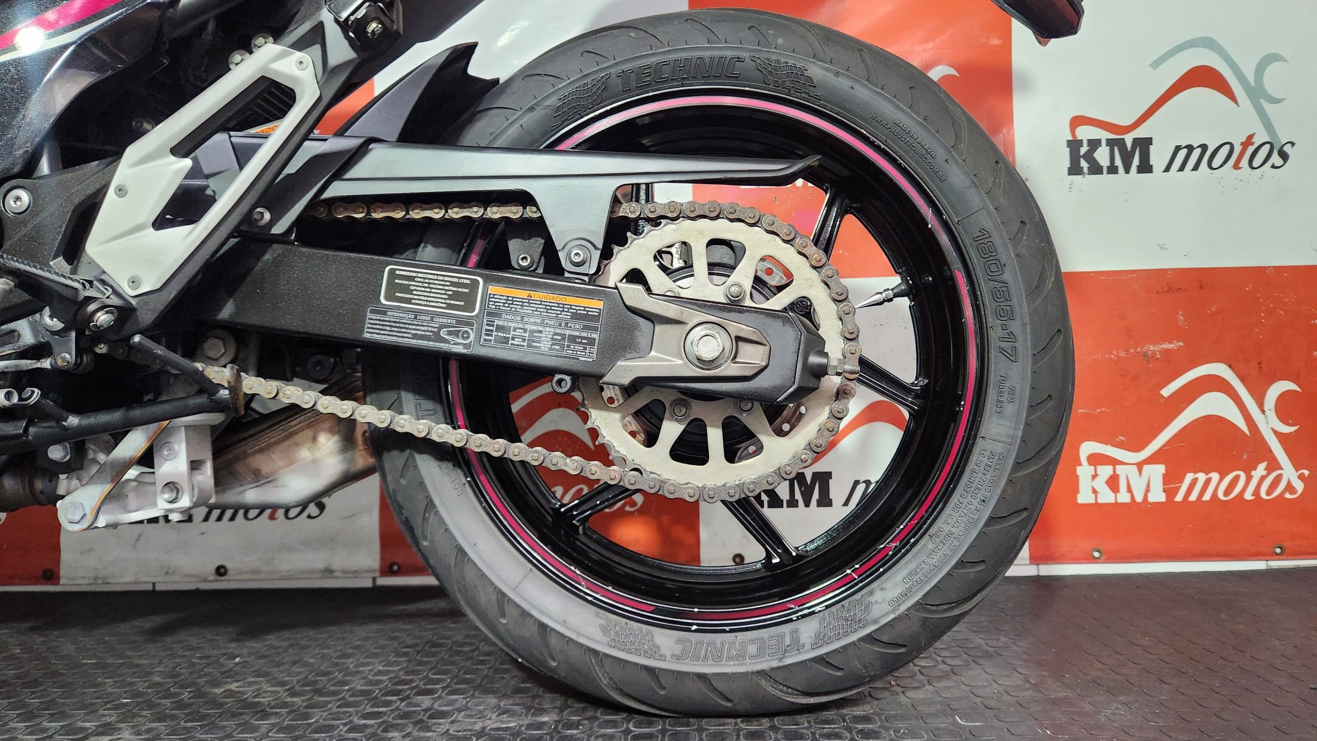 Kawasaki Z800 ABS 2017 Vermelha | KM Motos | Sua Loja de Motos Seminovas