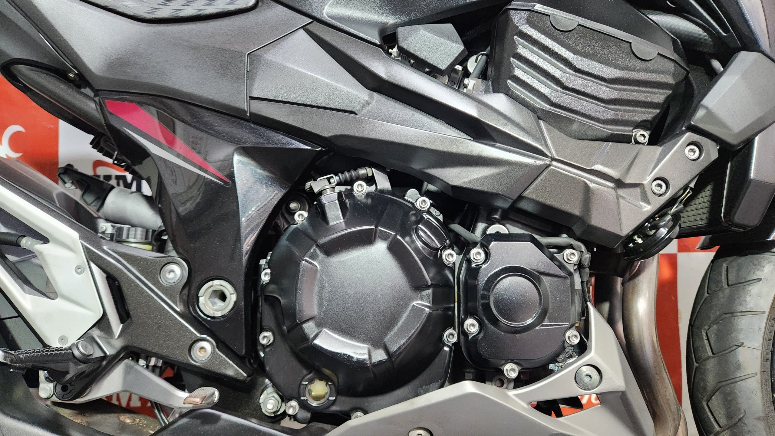 Kawasaki Z800 ABS 2017 Vermelha | KM Motos | Sua Loja de Motos Seminovas