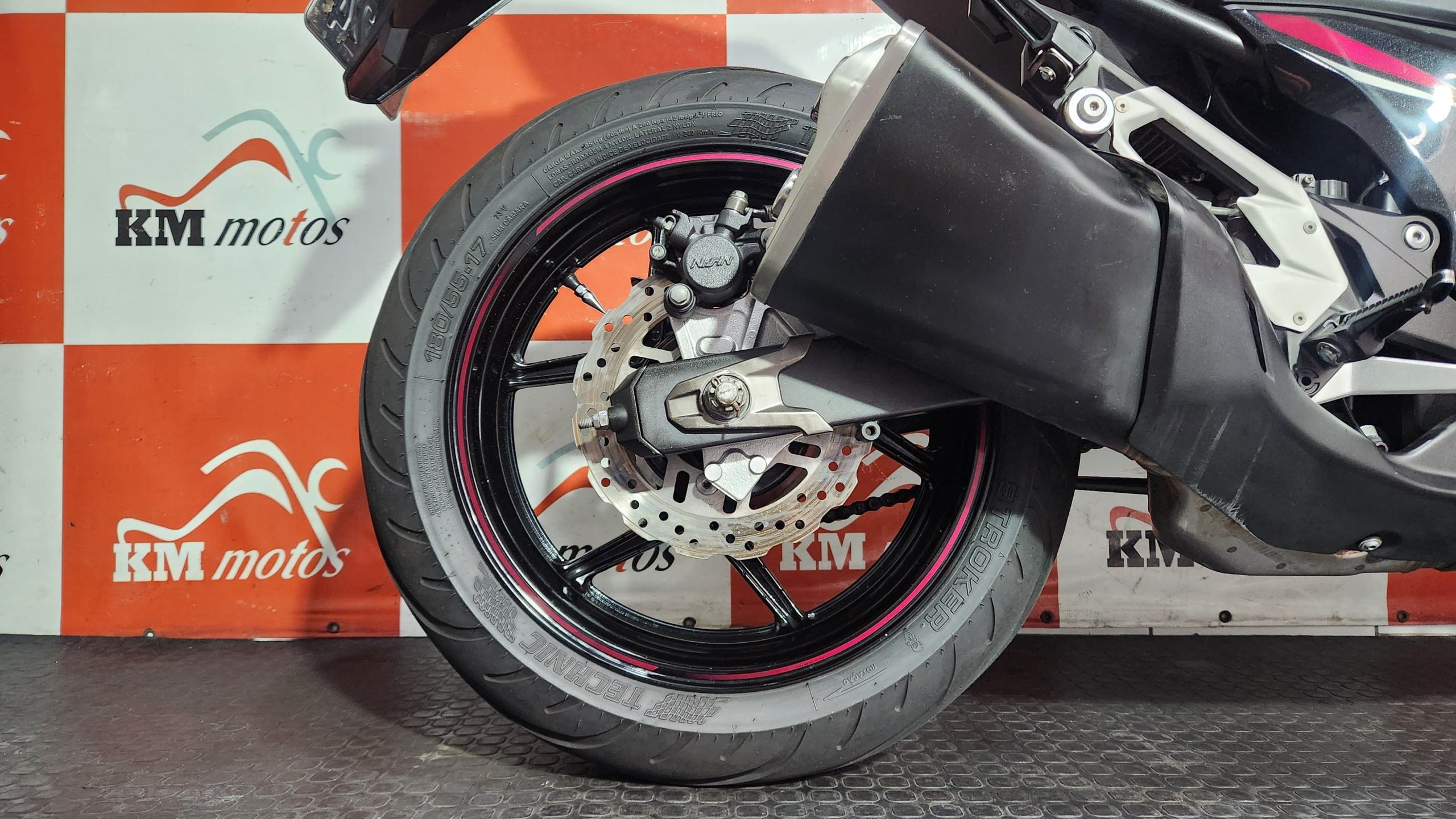 Kawasaki Z800 ABS 2017 Vermelha | KM Motos | Sua Loja de Motos Seminovas