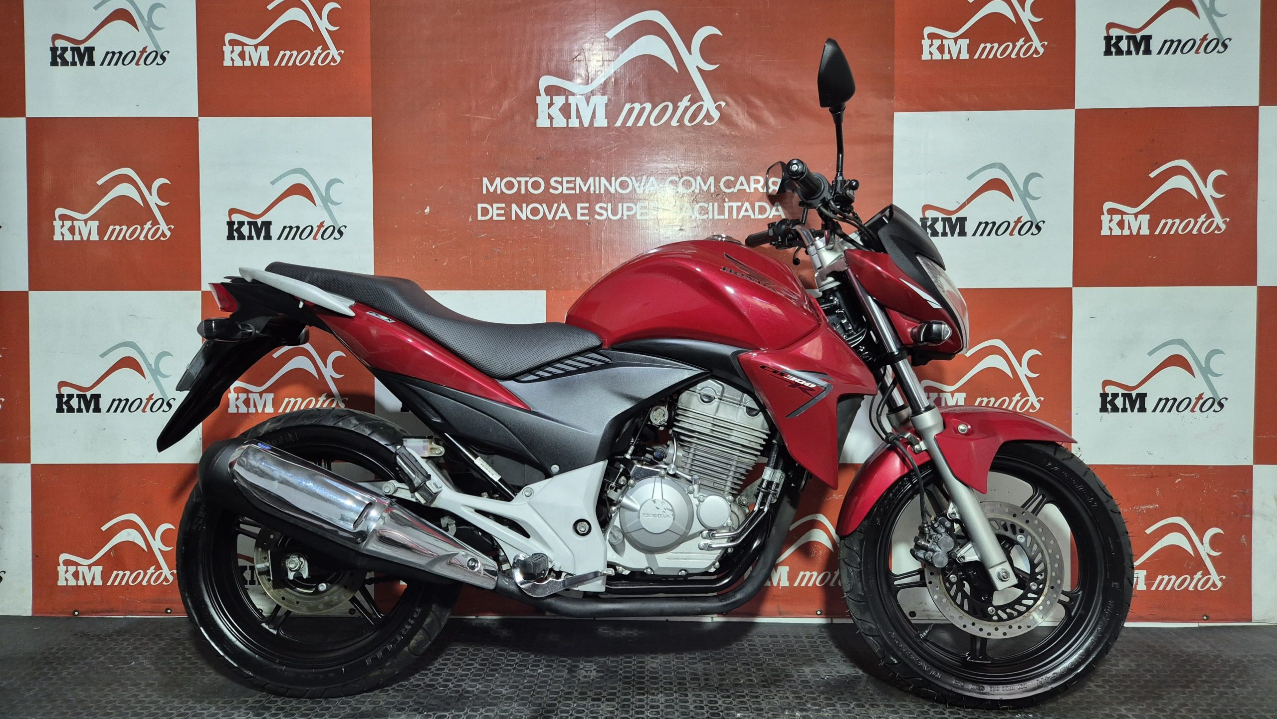 Honda CB 300R 2013 Vermelha | KM Motos | Sua Loja de Motos Seminovas